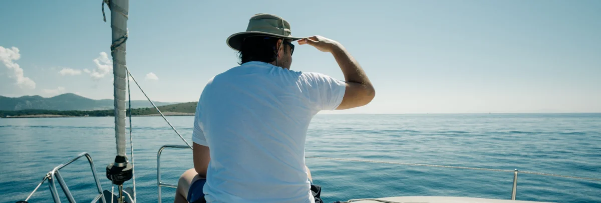 Methods for measuring distance by eye when at sea