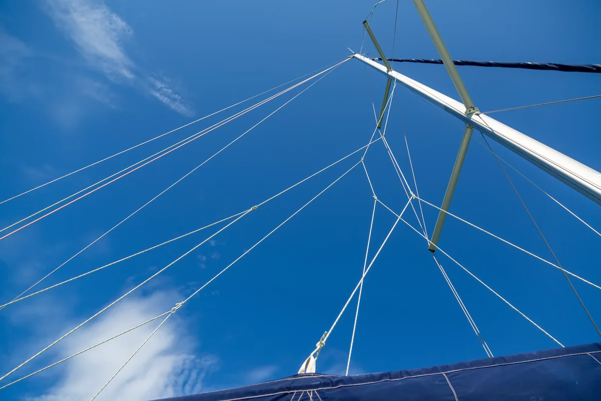 Lazy jacks: Simplifying sailboat handling