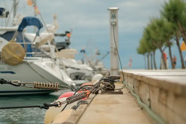 Guia de amarração de barcos: Técnicas de domínio para uma navegação ...