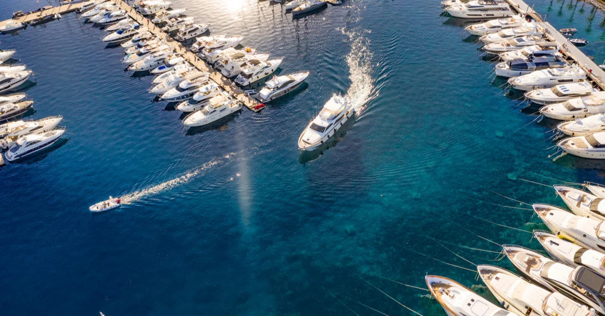 Descubra la emoción de los pequeños veleros