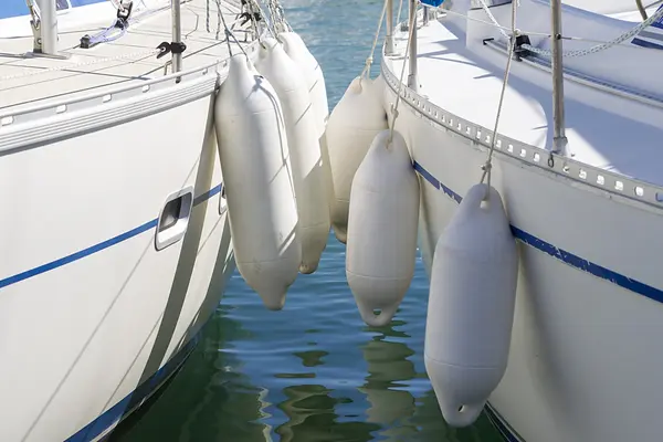 Um guia para a amarração de popa a popa