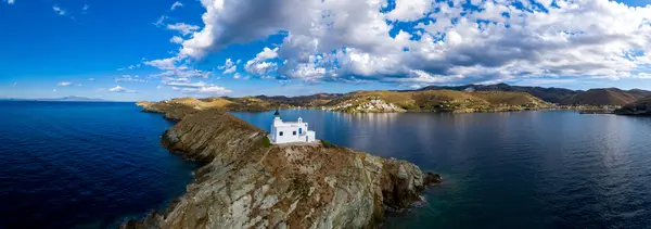 Nezapomenutelné týdenní dobrodružství na plachetnici po idylických Kykladských ostrovech