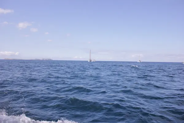 Methods for measuring distance by eye when at sea