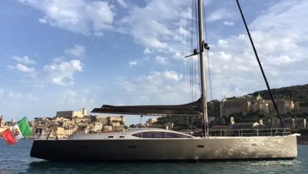 Luxe jacht Wizard voor charter