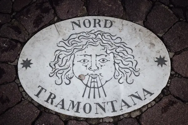 Tramontana: Ein kalter Wind aus den Bergen.
