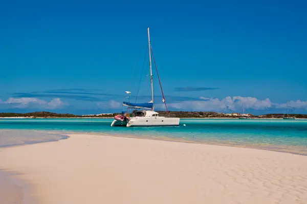 Sailing adventures: the 5 best routes in the Bahamas