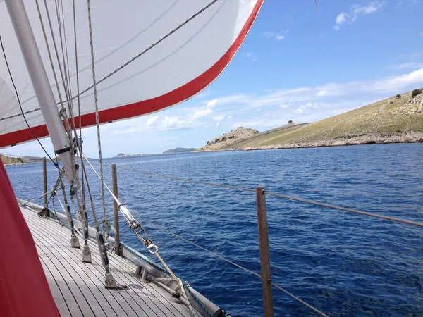 Sicher auf Vorwindkurs segeln