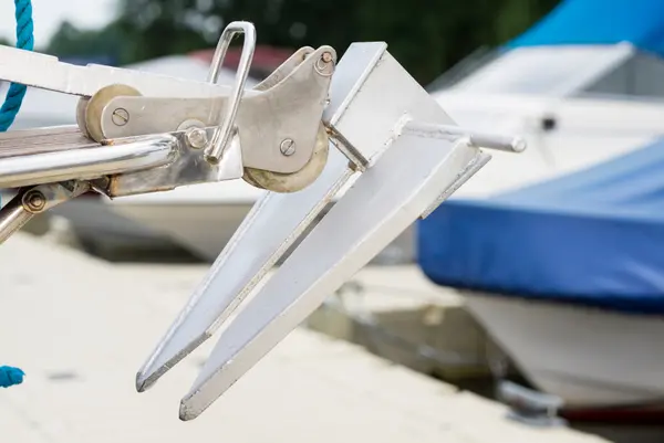 Os tipos mais comuns de âncoras em iates charter